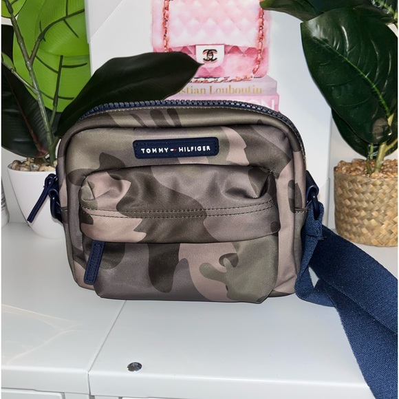 Tommy Hilfiger | Bags | Authentic Tommy Hilfiger Crossbody Purse | Poshmark